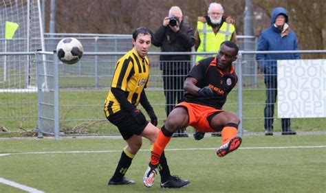 Edip Biberoglu Schiet Ofc Naast Laagvlieger De Meern Het