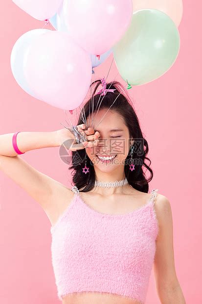 快乐的年轻女孩高清图片下载 正版图片507647563 摄图网