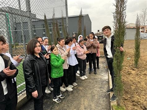 საბირკენდის N1 საჯარო სკოლის ეზოში მოსწავლეებმა ნერგები დარგეს Etm Ge