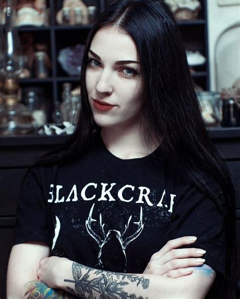 Pin En Black Metal Girl