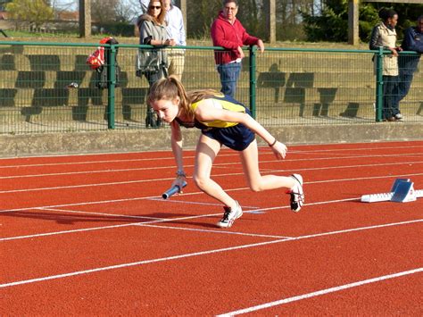 무료 이미지 소녀 선로 스포츠 소년 운영 점프하는 달리는 사람 벨기에 경쟁 팀 선수권 대회 고등학교 체육 실기 만나다 워털루 스프린트 트랙