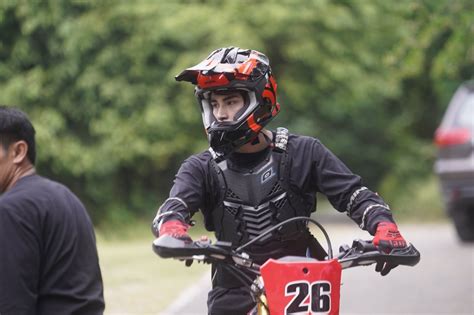 Zhou Xiang Best Boi Poom Phuripan As Stunt Actor Joe In New Behind The