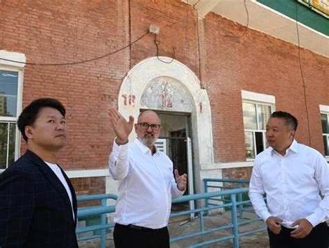 Ричард Бреслин Улаанбаатар хотын Төв цэнгэлдэх хүрээлэнг бүрэн шинэчлэх шаардлагатай