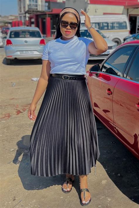 28 Pleated Skirt Outfit Ideas That Will Make You Look Effortlessly Chic