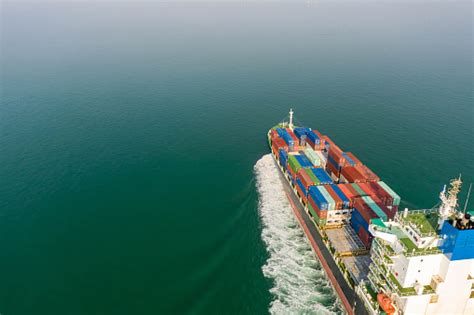 Lpg 유조선은 항구에 운반 하는 선박의 공중 볼 수 있습니다 에너지에 대 한 수출 하 고 수입 운송 사업 건설 산업에 대한 스톡 사진 및 기타 이미지 Istock