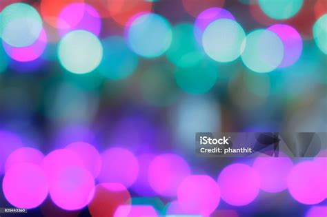 다채로운 추상적인 원형 Bokeh 밤 도시 배경에 대 한 거리의 빛을 흐리게 그래픽 디자인 및 웹사이트 템플릿 아이디어 개념입니다 기업 재무와 산업에 대한 스톡 사진 및