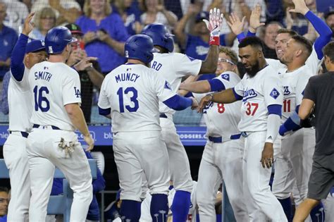 San Diego Padres Remind Fans To Avoid Abusive Actions Before Nlds Game