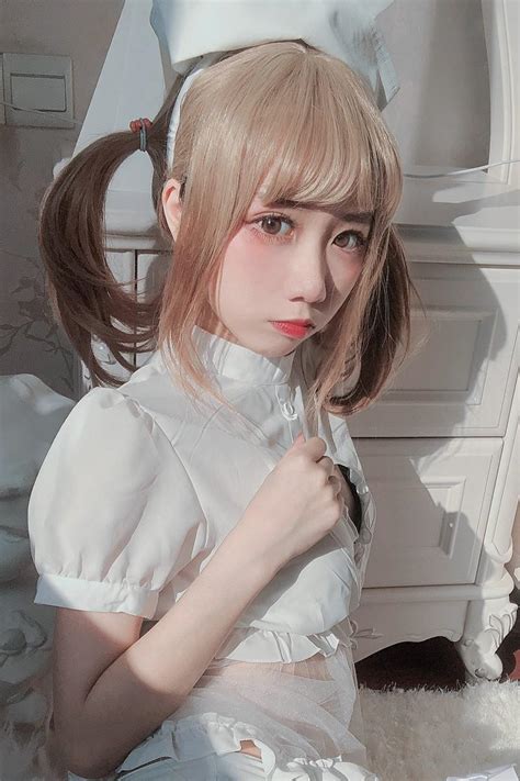 W Cosplay
