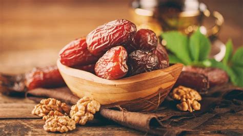 Dates For Sex Drive Benefits And How To Eat Healthshots