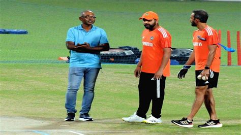 Ind Vs Sa रोहित शर्मा शुभमन गिल समेत भारतीय बल्लेबाजों ने फ्लडलाइट में किया अभ्यास तेज