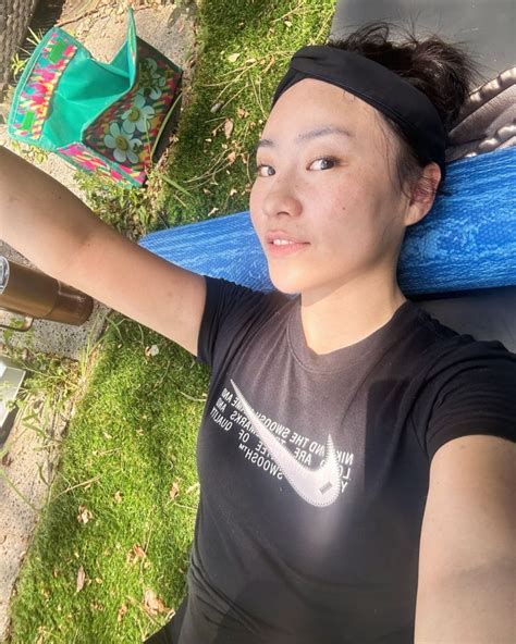 조현아의 런닝화로 쿠션 좋은 그래서 푹신한 착화감으로 크림에서 인기인 발 편한 여성 나이키 V2k 여자 운동화 정보 네이버 블로그