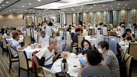 復活節長假市民紛外遊 黃家和：餐飲業生意額跌近兩成 新冠疫情專頁