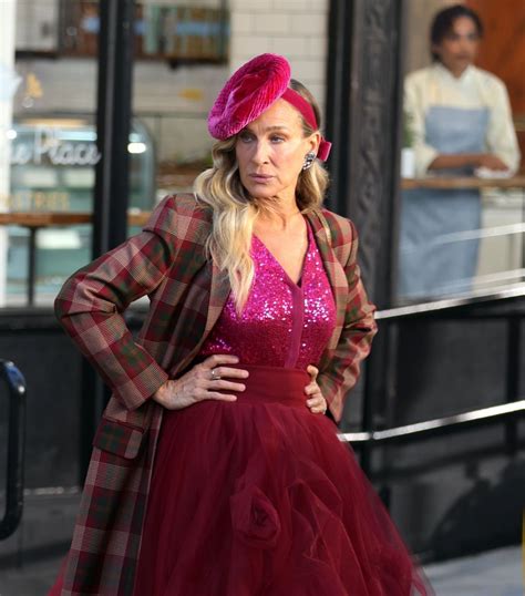 Sarah Jessica Parker Wore A Tiny Pink Hat Filming And Just Like That