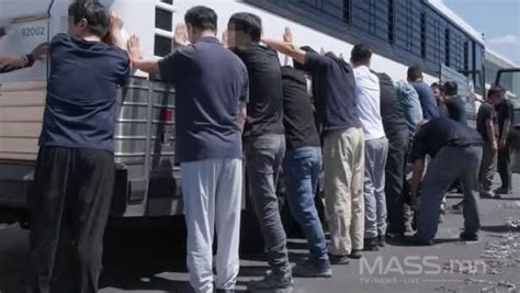 АНУ 300 гаруй солонгос иргэнийг саатуулсантай холбоотойгоор ерөнхийлөгч И Жэ Мён бүх хүчээр