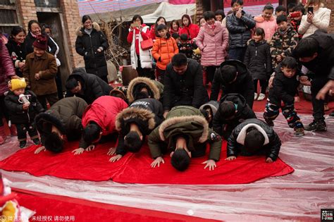 磕头感谢 卡通图片 大山谷图库