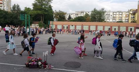 СТОЛИЧНОТО 2 РО УЧИЛИЩЕ Е ФАВОРИТ ЗА ПЪРВОКЛАСНИЦИ НАЙ ЖЕЛАНА СЛЕД 7 МИ КЛАС Е СМГ 5gmedia