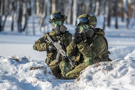 «Курсанты войск РХБЗ отрабатывают навыки в боевой экипировке «Ратник» и ...