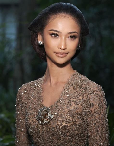 10 Potret Patricia Putri Selebgram Cantik Keturunan Keluarga Keraton