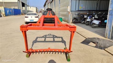 Sweet Potato Harvester Carrot Garlic Picker Digging Harvesting Machine Cassava Harvester