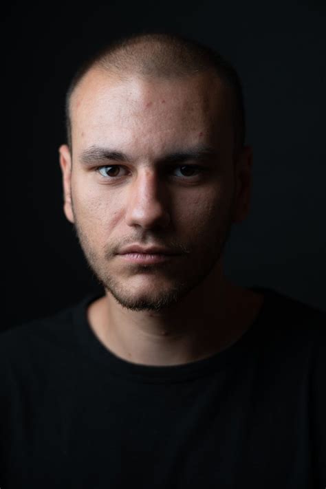 Dansul Anarhiei și Ruptura De Convenții Povestea Lui Alin Uberti în Lumea Artistică și Arta De