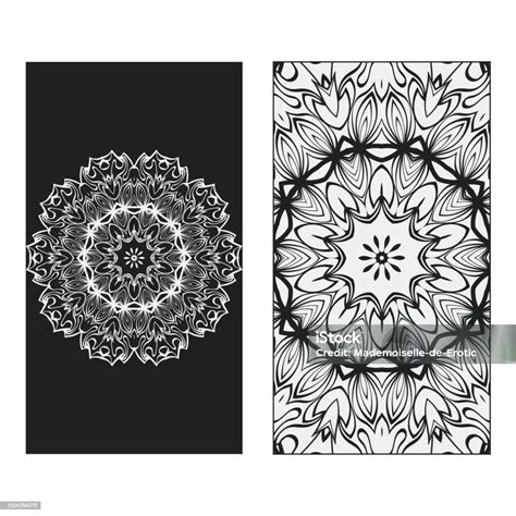 Balck 화이트 두 플라이어 페이지 장식 그림 개념 전통 예술 이슬람 아랍어 인도 잡지 요소 만다라 벡터 인사말 카드 또는 초대 레이아웃 디자인 0명에 대한 스톡 벡터