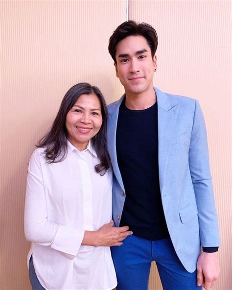 ထိုင်းမင်းသမီးချောလေး Yaya ကို ချွေးမတော်ချင်နေပြီလို့ ပြောပြခဲ့တဲ့ Nadech ရဲ့ မိခင