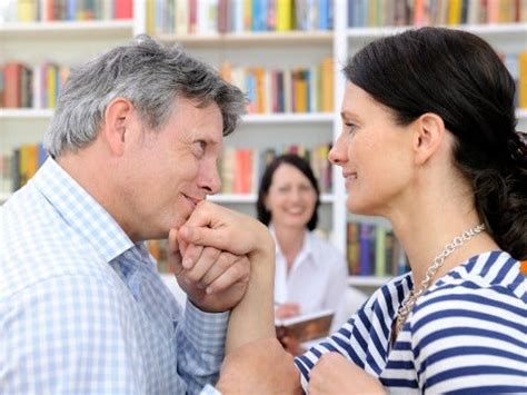 Relationship Coach How To Sincerely Apologize To Your Man Heather Lyon YourTango