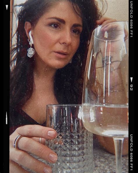 Olga Voronina Сижу дома уже достаточно давно Расскажу что происходит за городом Когда