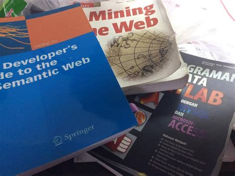 Riset Tentang Web Mining Rahmadya Trias Handayanto