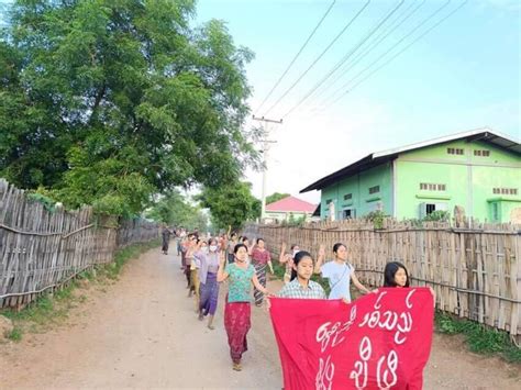 ယင်းမာပင်တွင် စစ်အာဏာရှင် ဆန့်ကျင်ရေး မြောက်ခြမ်း သပိတ်အင်အားစု ချီတက် သပိတ်မှောက် Khit Thit Media