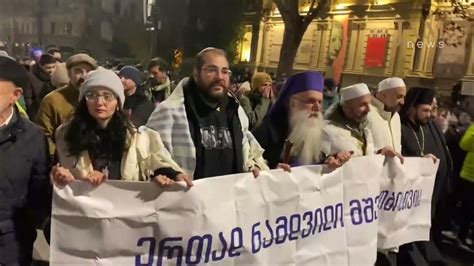 საპროტესტო მსვლელობას სხვადასხვა რელიგიის წარმომადგენელი სასულიერო პირები შეუერთდნენ თბილისი 07