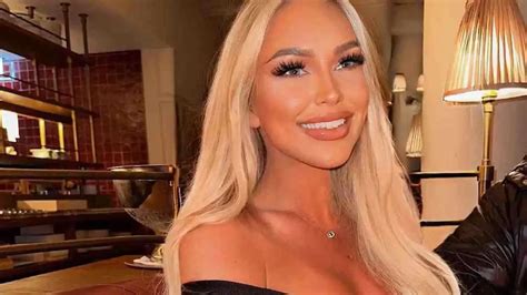 Ellen Munday Australian Hot Model Turns Heads Worldwide