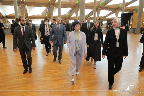 محافظ طوكيو تزور مكتبة الإسكندرية
