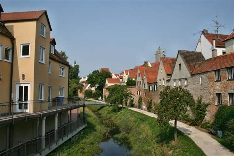 무료 이미지 별장 건물 강 운하 마을 시골집 정면 재산 아파트 수로 구시 가지 역사적으로 이웃 도시 벽 나비 도너츠 Rth 주거 지역 인간