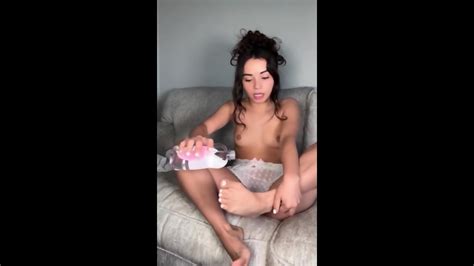 Slut Jerks Off With Her Feet Eporner