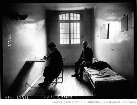La prison de Fresnes intérieur d une cellule photographie de presse