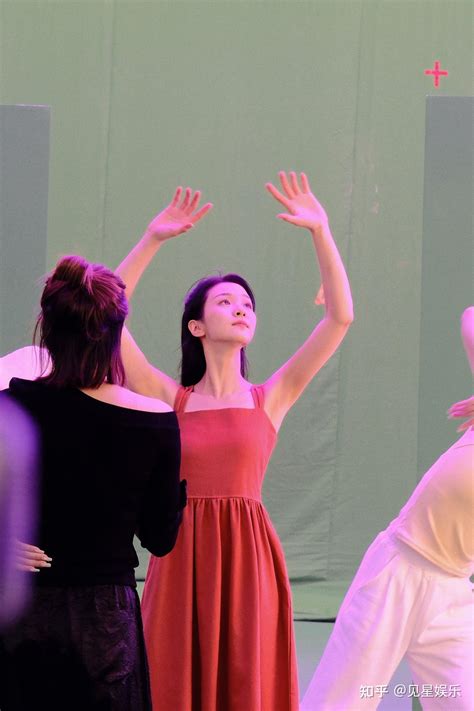 《亚运会闭幕式开场短片 女主任璐遥惊喜登场》 知乎