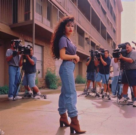 Selenass Latina Fashion 90s Latina Fashion Selena Quintanilla Outfits