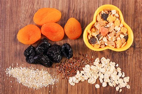 Linseed 호밀 플레이크 귀리 밀기울 말린 과일 뮤즐리 건강한 영양 0명에 대한 스톡 사진 및 기타 이미지 0명 건강한 생활방식 건조 식품 Istock