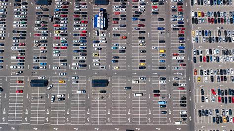 위에서 교통 및 도시 개념 많은 자동차와 주차장의 공중 평면도 개념에 대한 스톡 사진 및 기타 이미지 개념 거리 건축물 Istock