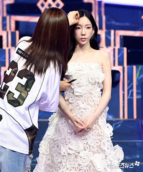 아이돌의 아이돌 태연 순백의 여신드레스 폼 美쳤다 [엑s Hd화보]