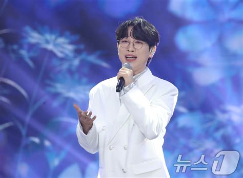 안성훈 이 세상 제일 예쁜 꽃 엄마꽃 뉴스1