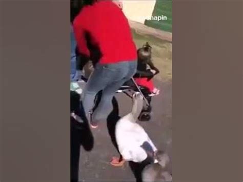 Girl Biting Her Butt ördek Kızın Poposunu ısırıyor Youtube
