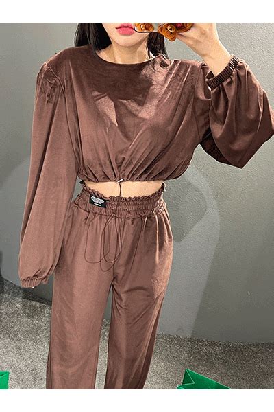 🐻짱녜뿜세트가격🐻‍ 베어 벨벳 퍼프 스트링 맨투맨 하이웨스트 벨벳 밴딩 패치 와이드 팬츠 트레이닝 세트 2color 벨벳트레이닝세트 벨로아투피스셋업 겨울츄리닝세트 에이블리