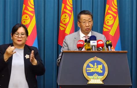 Л Энх Амгалан Жил бүр 70 мянган хүүхэд сургуульд орж 30 мянган сурагч төгсдөг учир 3 ээлжээр