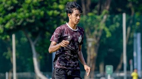 Jadi Debutan Di Timnas Indonesia U 23 Muhammad Ragil Termotivasi Lebih Okezone Bola