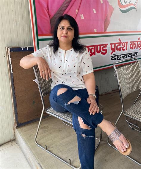 जानिए कांग्रेस नेत्री शिल्पी अरोड़ा ने क्या पहनकर सीएम तीरथ सिंह रावत