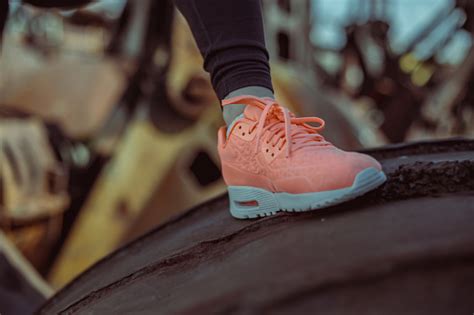 거리에 스포츠를 하 고 있는 동안 운동 화에 발의 근접 촬영 강사에 대한 스톡 사진 및 기타 이미지 강사 건강한 생활방식