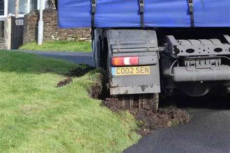 Second Sat Nav Fail Of The Day Leaves Huge Lorry Stuck In St Dennis Cornwall Live