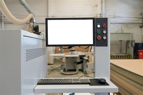 제조 산업에서 목재 Cnc 기계의 컴퓨터 및 모니터 제어 프로그래밍 가능한 기계 공장 산업 건물에 대한 스톡 사진 및 기타 이미지 공장 산업 건물 상점 Cnc 장치